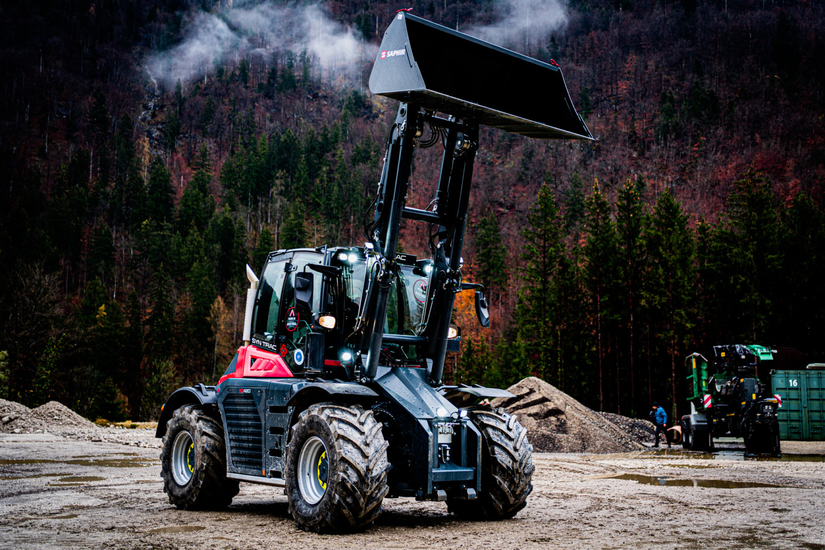 Neuer Frontlader von SYN TRAC - Blick ins Land